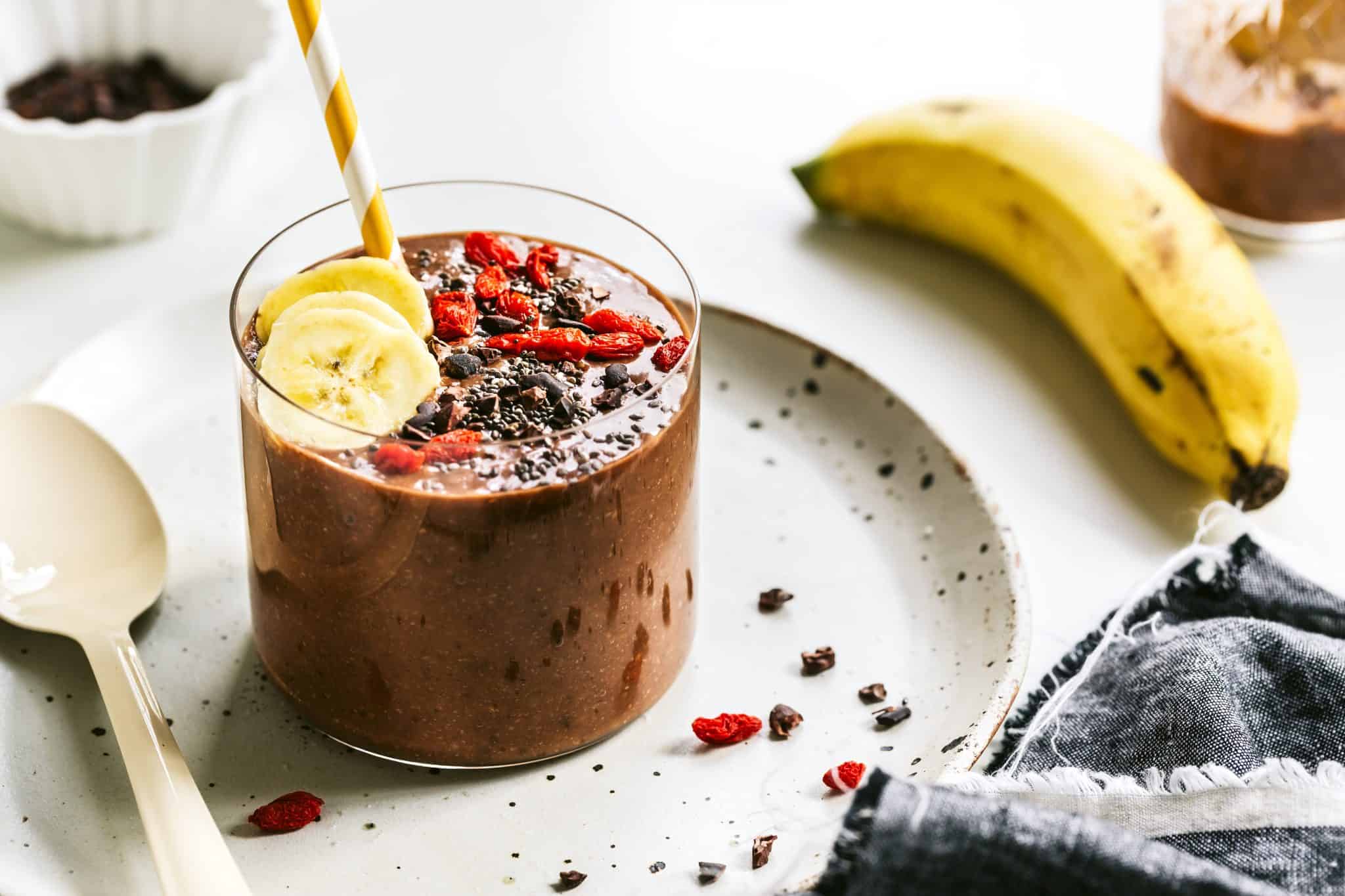 How to Use Dried Goji Berries in Smoothies - I Live for Greens