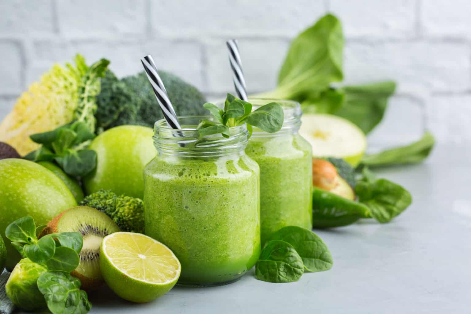 Easy Apple Smoothie for Weight Loss - I Live for Greens